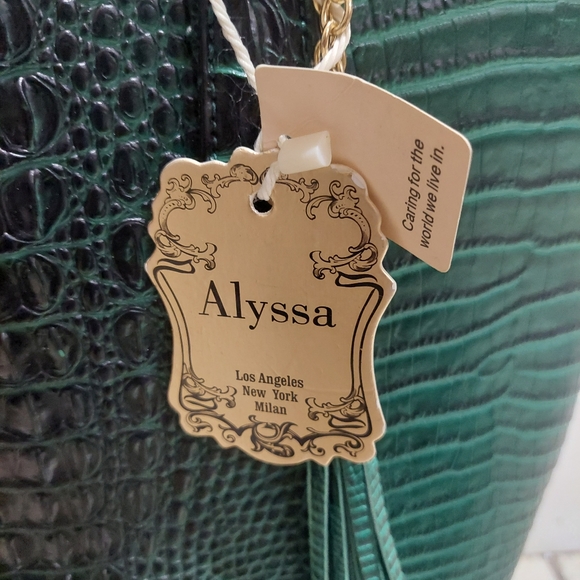 Alyssa | Bags | Alyssa Vegan Peta Approved Green Alligator Design Tote ...